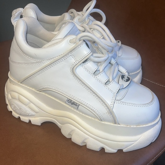 Buffalo London | Shoes | Buffalo London Pure Classic Low Leather Chucky ...